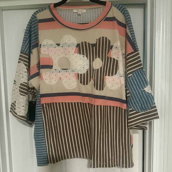 Oli & Hali | Tops | Brand New Oli Hali Flower Patched Mixed Fabric Top ...
